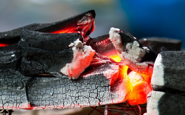 Tudo o que você precisa saber sobre carvão para churrasco - Bom de Brasa Tudo o que você precisa saber sobre carvão para churrasco - Bom de Brasa